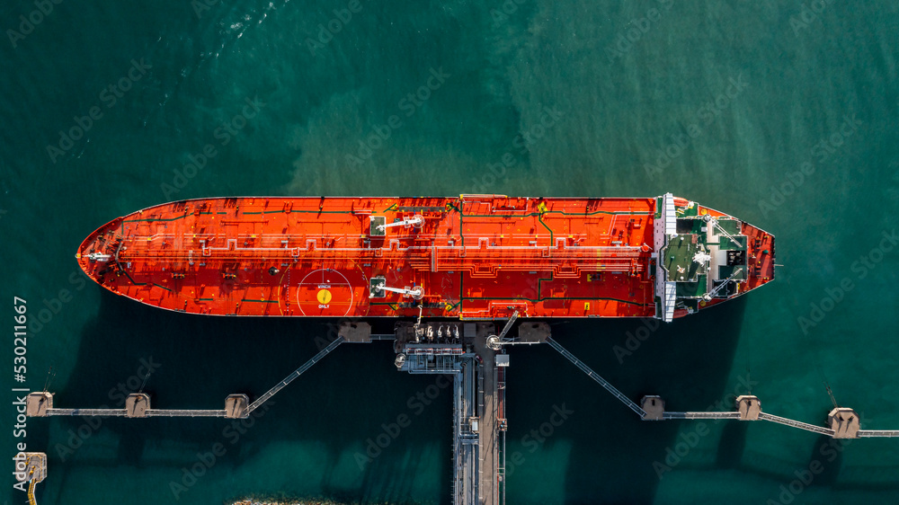 Aerial view oil ship tanker vessel loading and unloading in oil ...