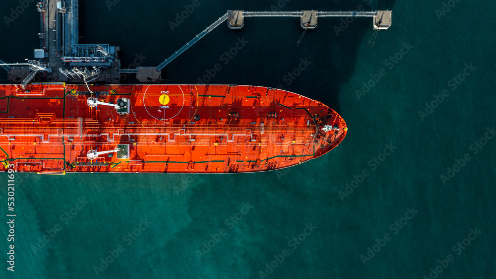 Aerial view oil ship tanker vessel loading and unloading in oil ...