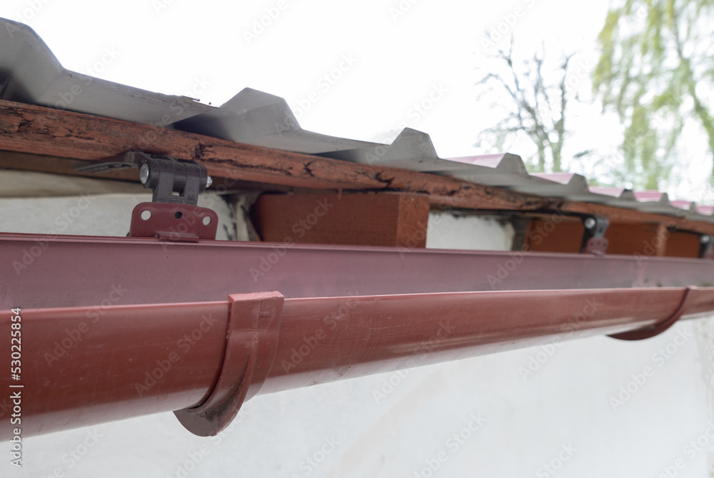 Gutter system for a metal roof. Holder gutter drainage system on the ...