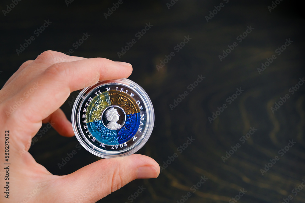 Obverse of colored bi-metal coin with the portrait of queen Elizabeth ...