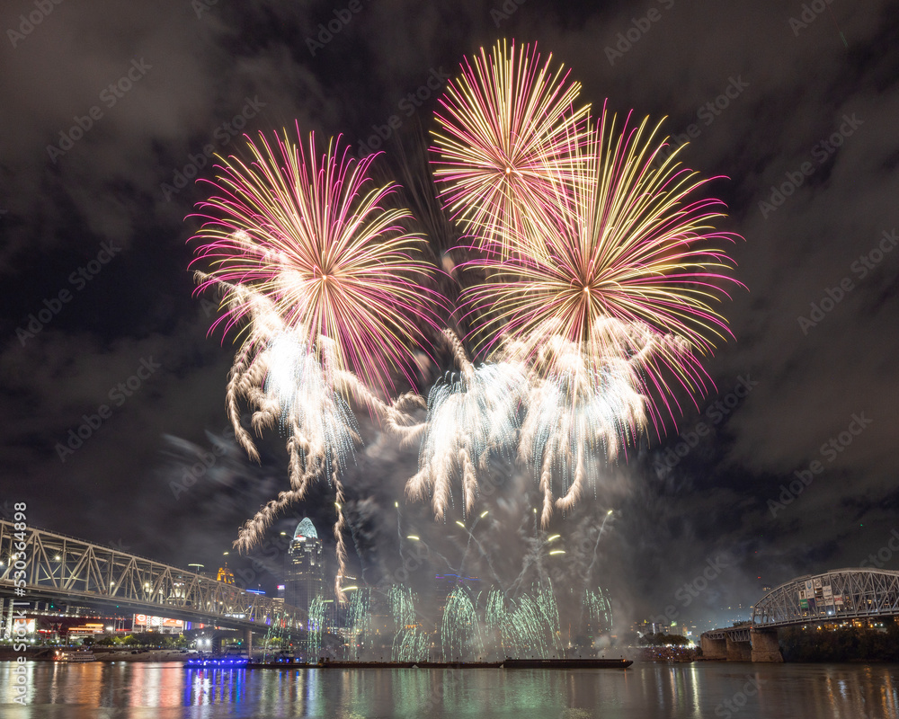 The 2022 Western & Southern/WEBN Fireworks displayed an explosive and ...