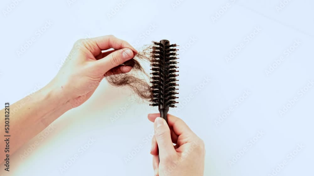 Woman hand holding a comb with hair close up. Concept problem of hair ...