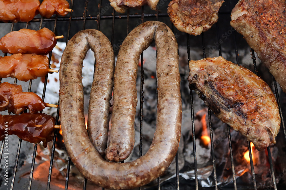 Foto de South African braai with boerewors sausage, lamb chops and ...