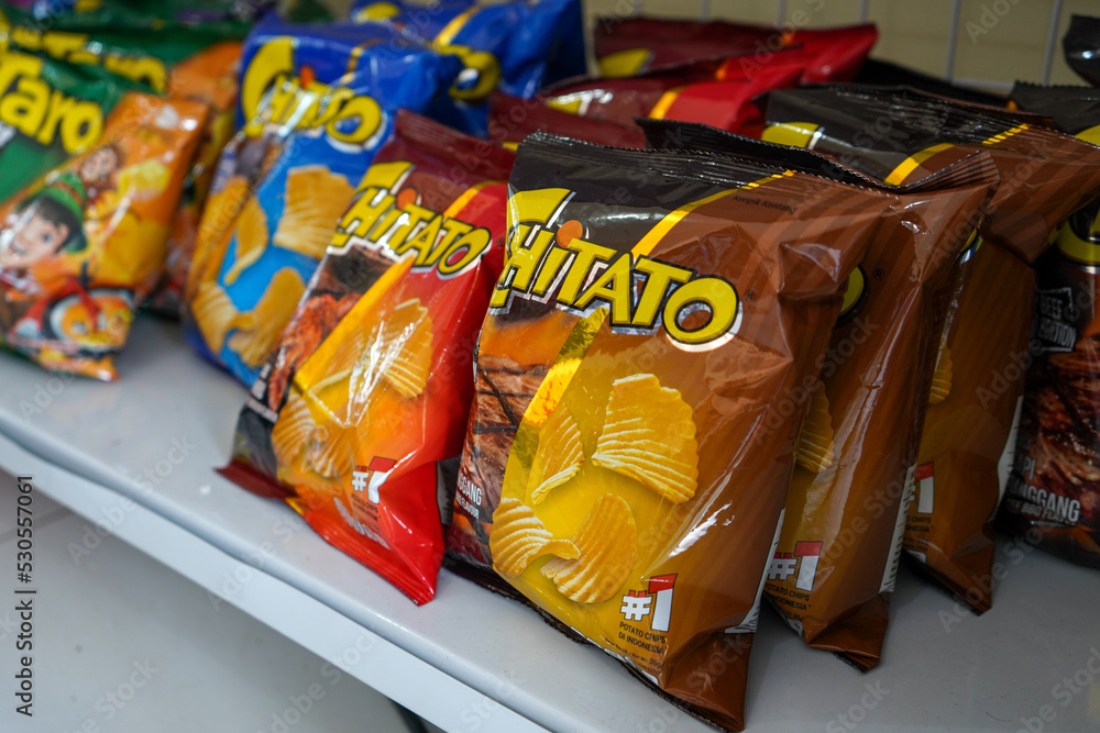 Foto de Jakarta, Indonesia - August, 2022 : A snack product in plastic ...