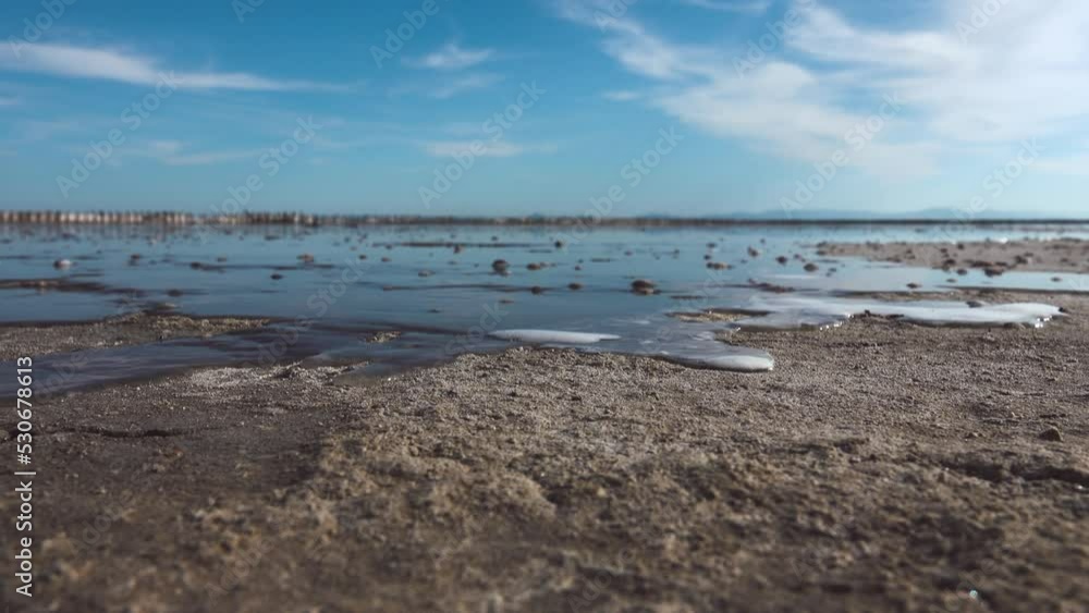 Wind-induced water level fluctuations in the salty shallow bays of the ...