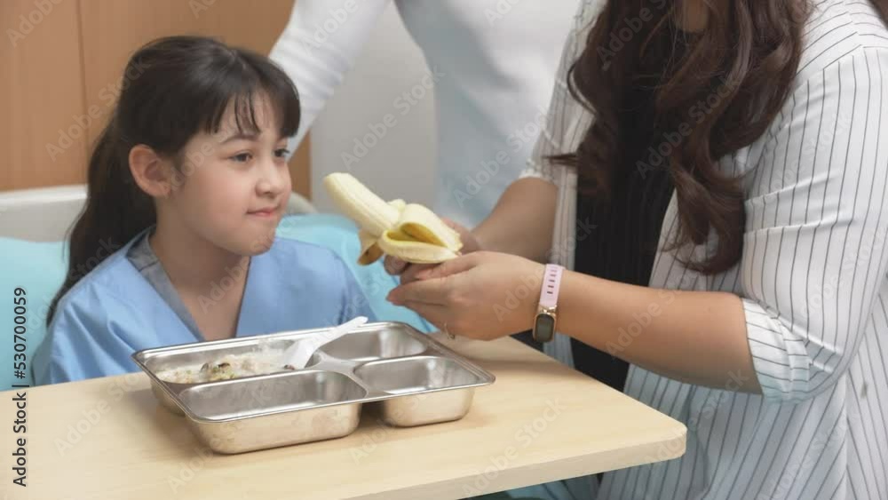 Video „Family with mother serving food with daughter patient at ...