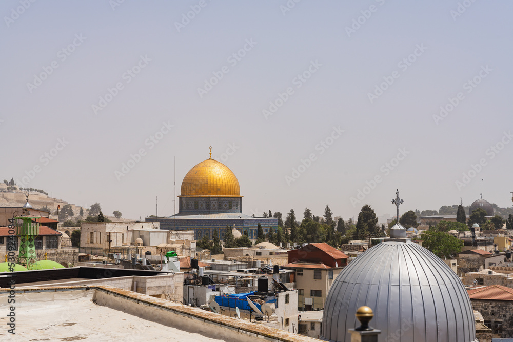 Dome of the Rock towers over the Old City of Jerusalem Skyline Stock ...