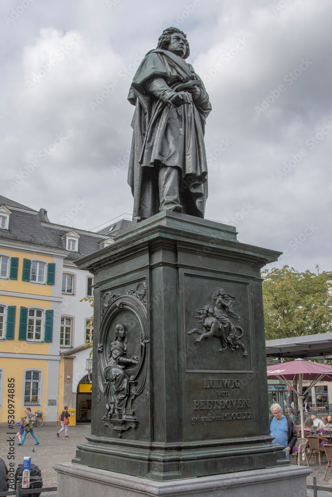 Bonn September 2022: The Beethoven monument on Münsterplatz in Bonn ...