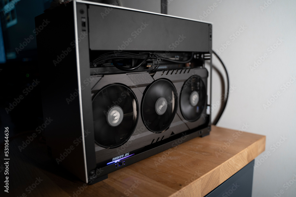 KL, MALAYSIA - Sept 9th, 2022 : A compact 11-litre ITX PC build by LIAN ...