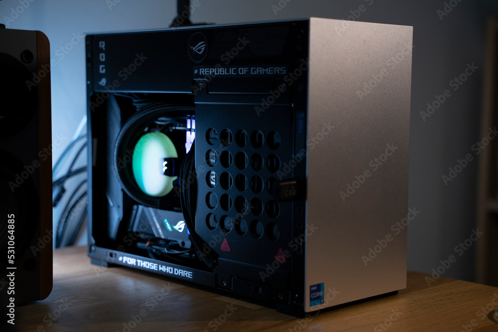 KL, MALAYSIA - Sept 9th, 2022 : A compact 11-litre ITX PC build by LIAN ...