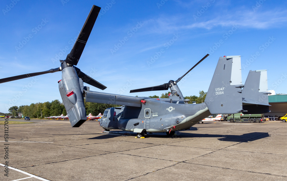 US Air Force Bell Boeing V-22 Osprey tiltrotor plane Stock Photo ...