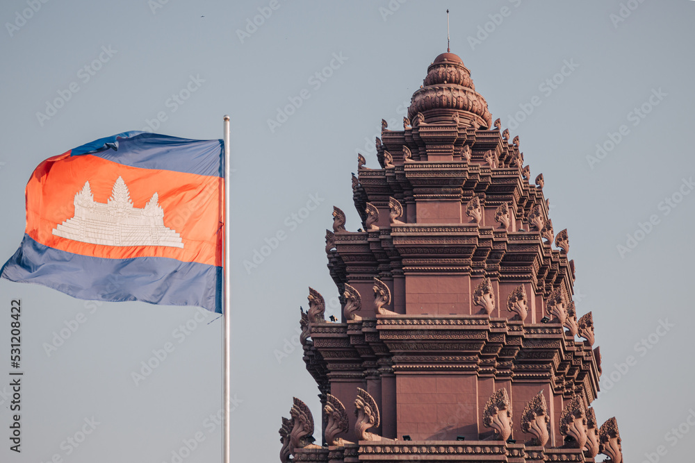 Phnom Penh Independence Monument and the Cambodian flag Stock Photo ...