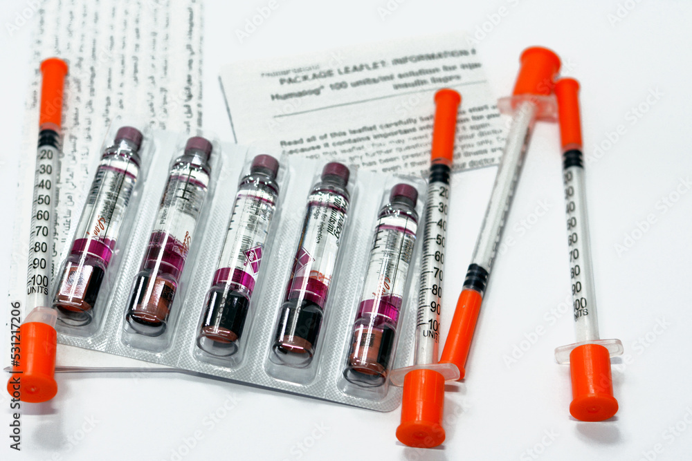 Foto de Cairo, Egypt, September 14 2022: Humalog 100 units ml solution ...