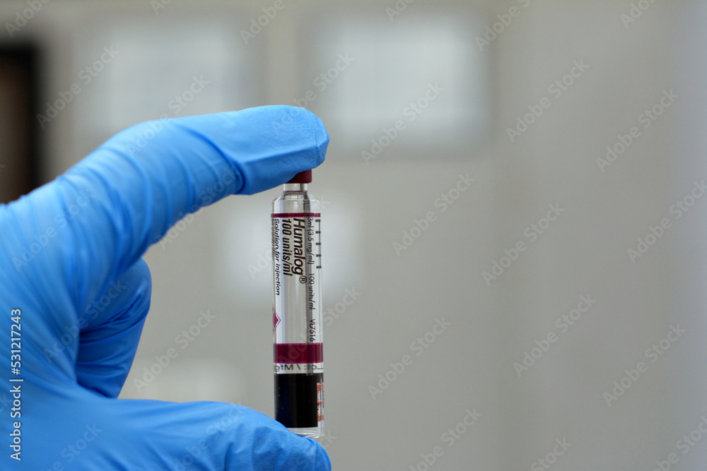 Foto de Cairo, Egypt, September 14 2022: Humalog 100 units ml solution ...