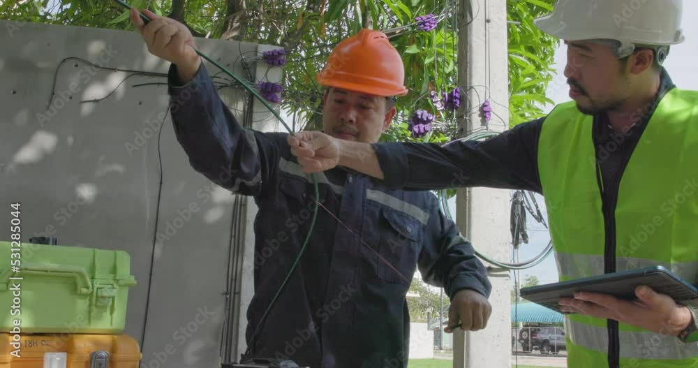 Fusion of Fiber Optics Cable Internet signal splicing and wire ...