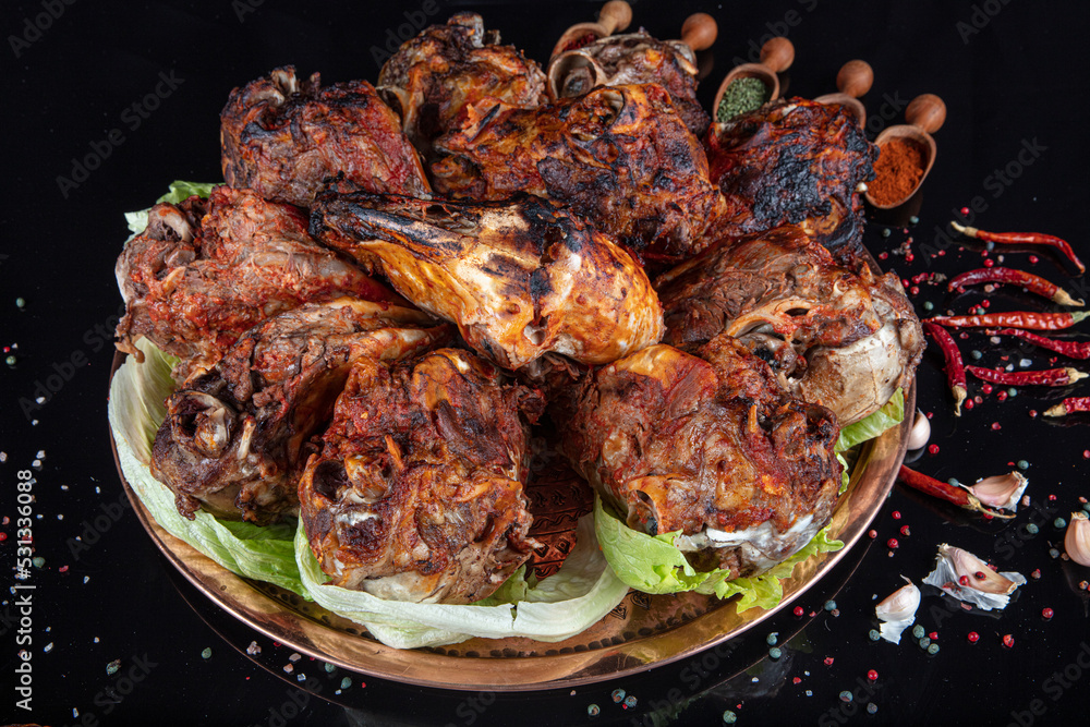 Roasting head of a lamb. Traditional Turkish Offal Food Kelle Sogus ...