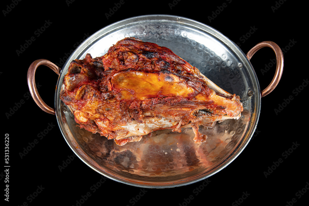 Roasting head of a lamb. Traditional Turkish Offal Food Kelle Sogus ...