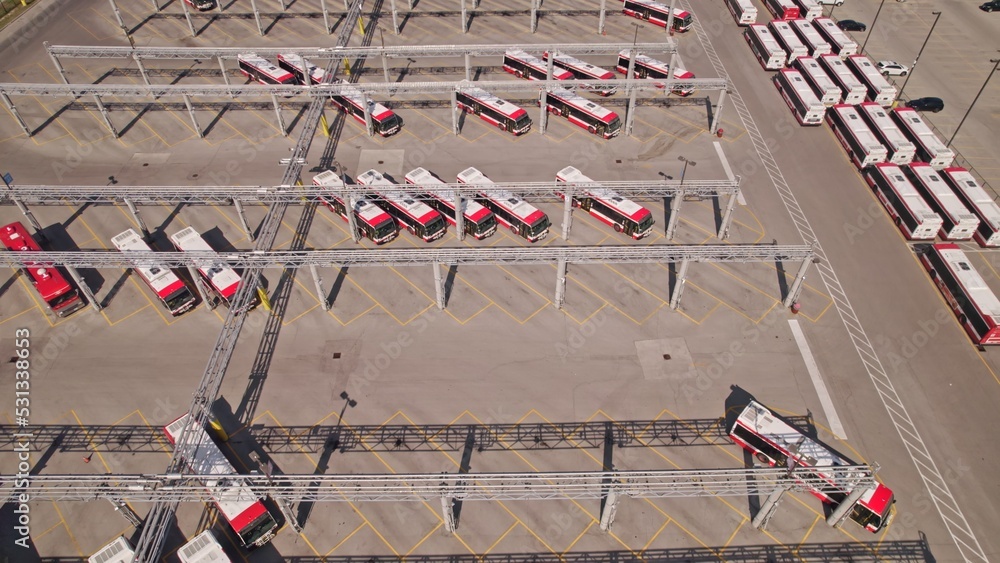 Foto de The park of new TTC BUSES operated by the Toronto Transit ...