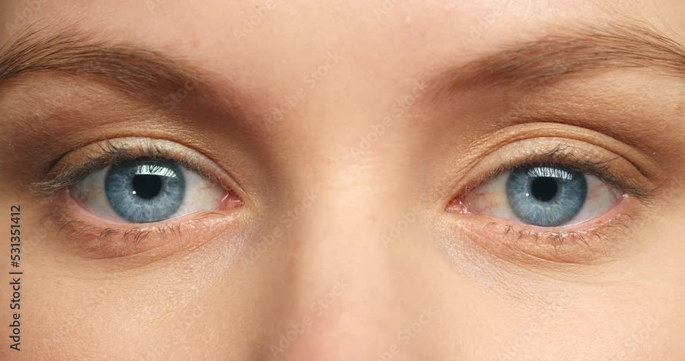 Stockvideo Blue eyes woman, focus and vision in eye care sight, eyelid ...