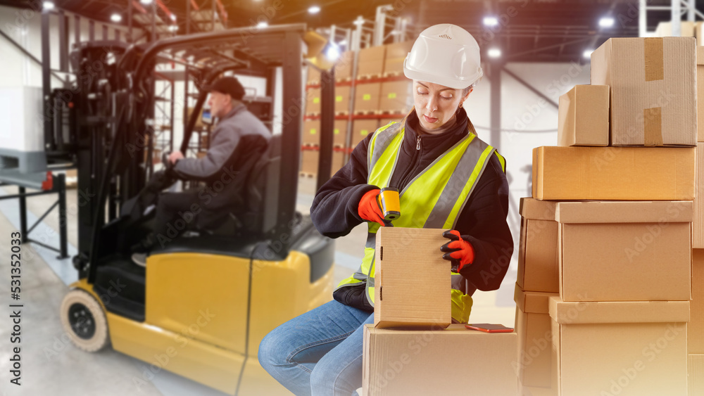 Foto de Storekeeper woman. Girl with data collection terminal ...