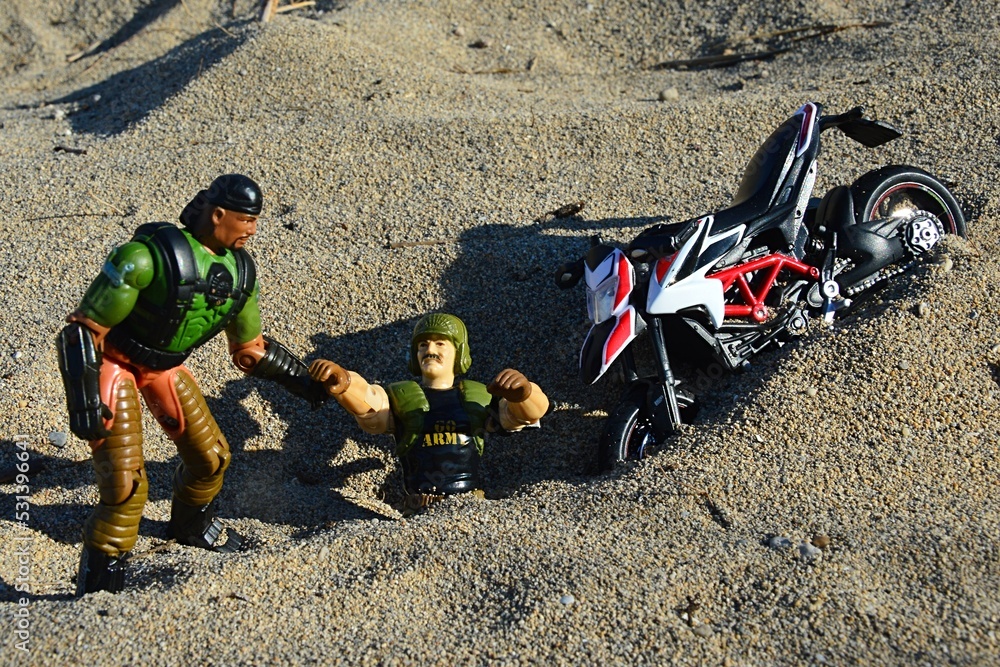 GI JOE figure of Heavy Duty (version 9, 2004) is helping BackBlast ...