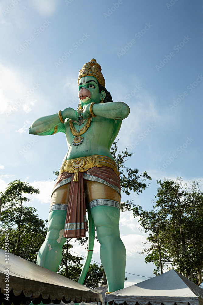 Estatua de Lord Hanuman, dios del mono, en Batu Caves en Kuala Lumpur ...