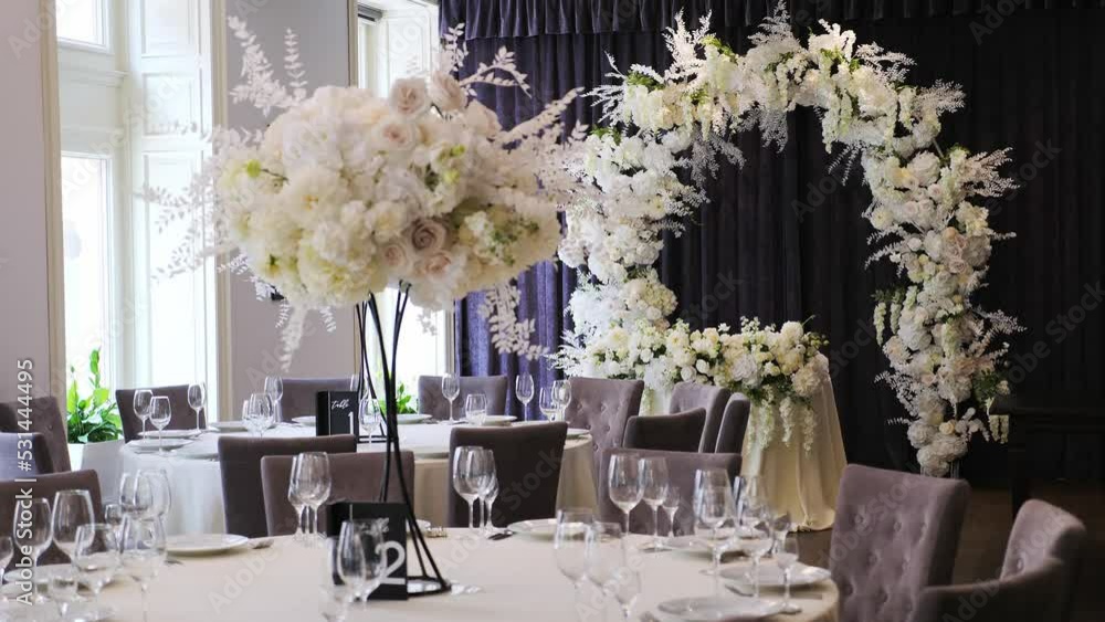 Wedding empty table decor with flowers in white yellow colours ...