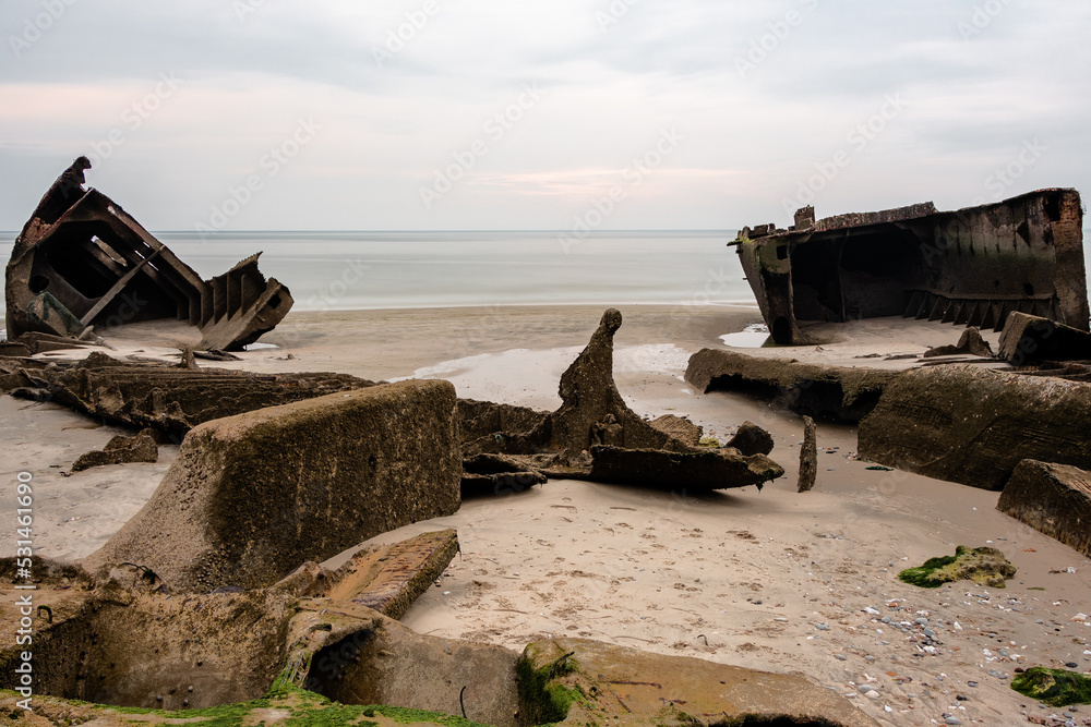 Épaves de navires en béton, Octeville-sur-Mer, Normandie, France Stock ...