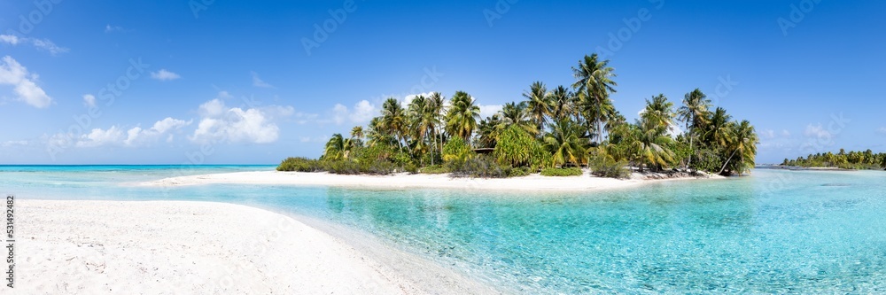 Blue lagoon on reef island, Rangiroa atoll, French Polynesia Stock ...