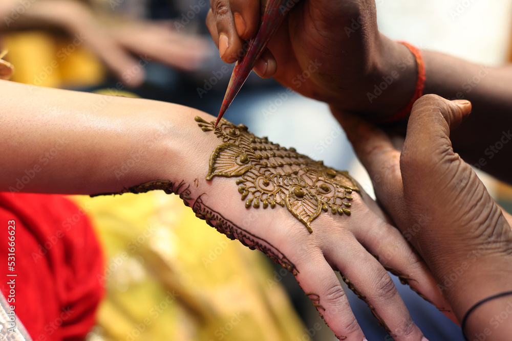 A Bride getting henna applied on her hands. Very beautiful Mehendi ...