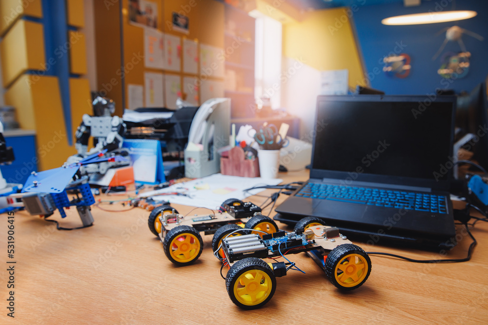 Class for teaching children and teenagers how to program and build ...