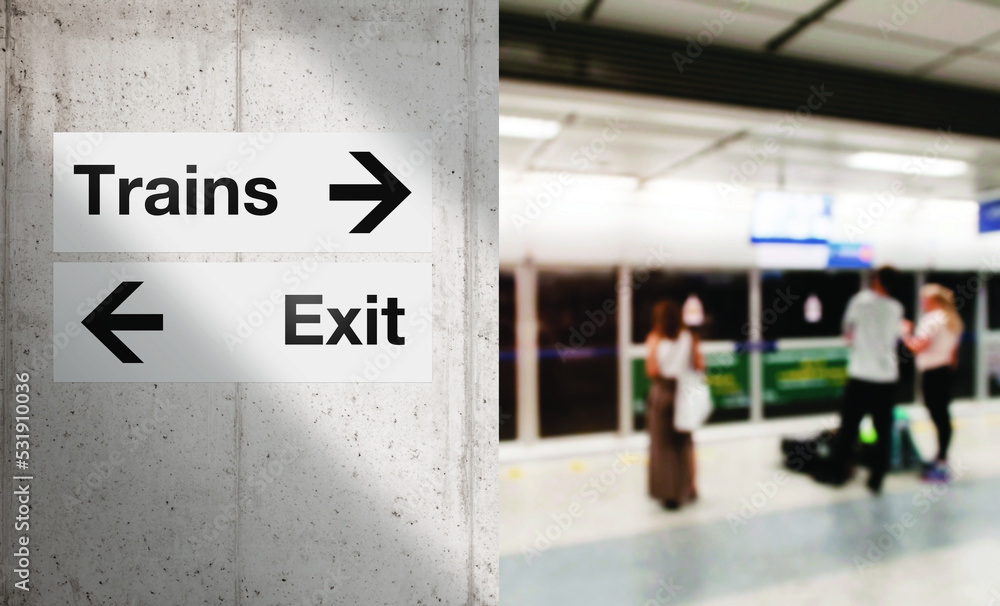 Foto de Train and exit warning sign, with people waiting for the subway ...
