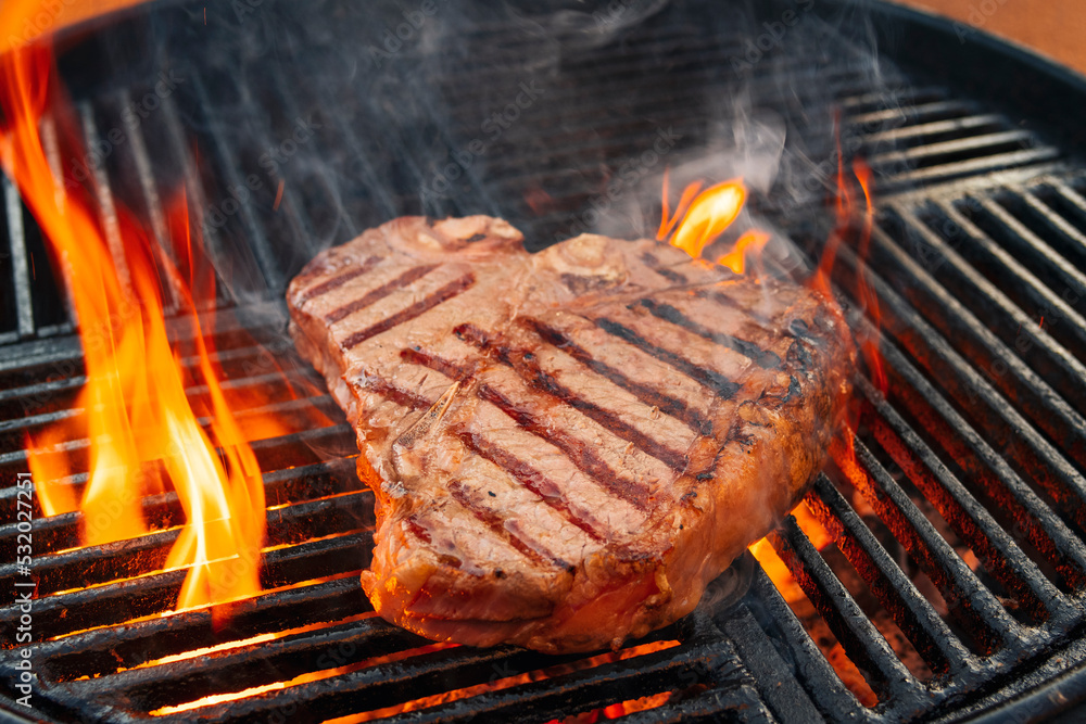 Foto Stock Barbecues dry aged Wagyu Porterhouse Steak vom Rind gegrillt ...