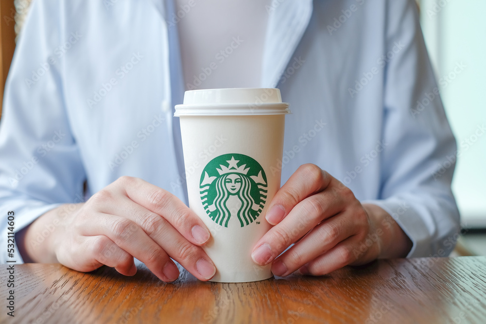 BANGKOK, THAILAND - SEPTEMBER 21, 2022 : Man hand holding a Starbucks ...