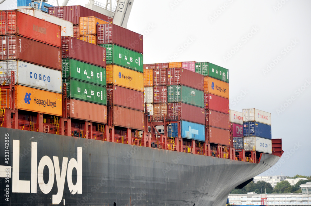 Das Hapag-Lloyd Containerschiff im Containerterminal im Hamburger Hafen ...
