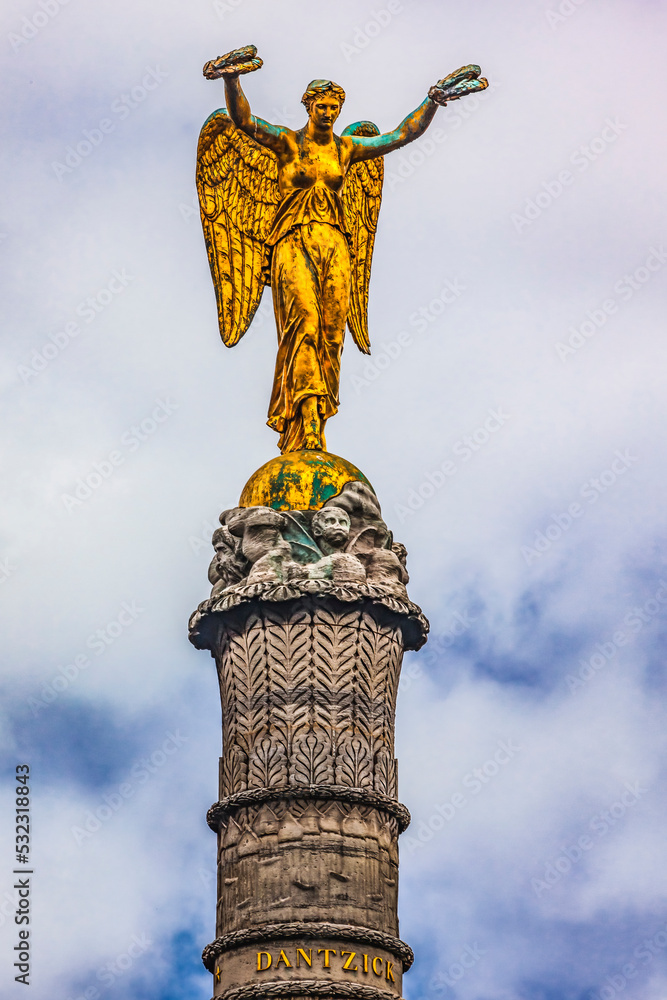 Golden Victory angel Statue Fountain du Palmier, Paris, France ...