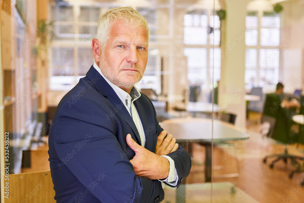 Consulting Berater mit Selbstbewusstsein und Kompetenz Stock Photo ...