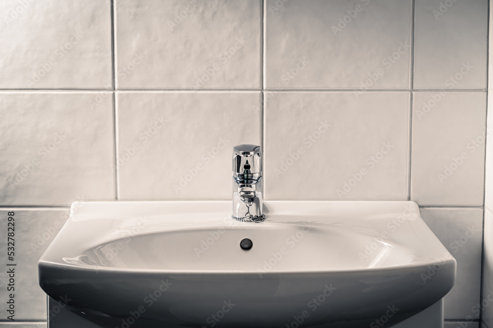 Foto de Toilet sink. Bathroom faucet, water tap and WC basin. Dramatic ...