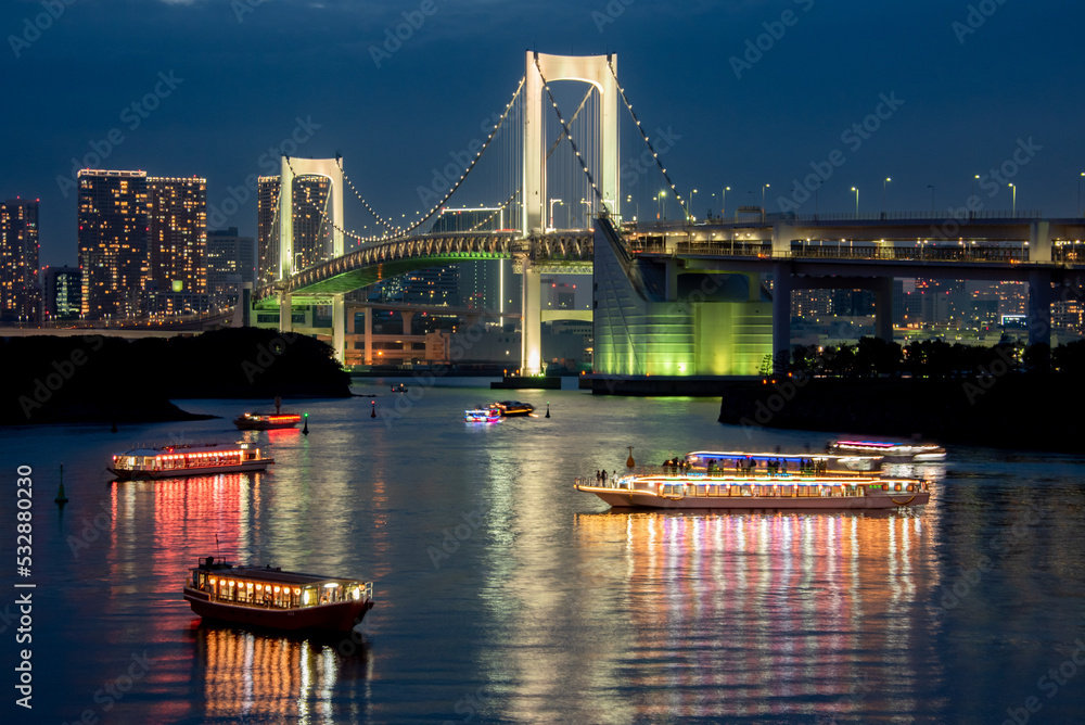 Rainbow bridge at night with yakatabune japanese party boats in tokyo ...