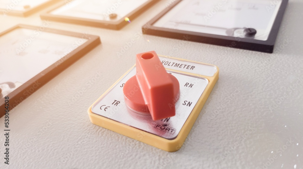 Close up Selector switch for controling voltage measurment in ...