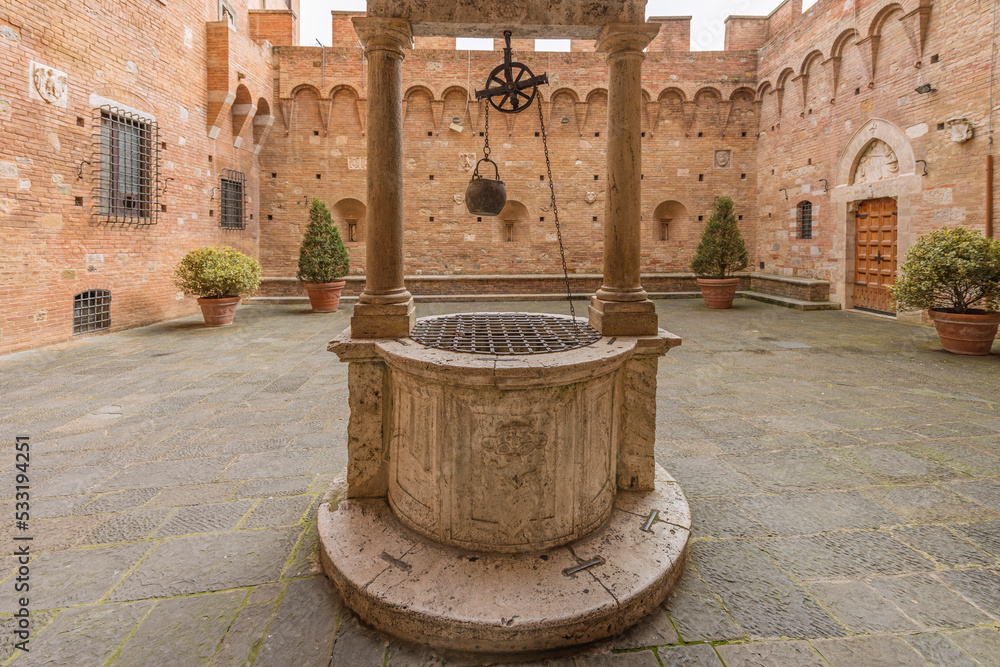 House with Old well, Antico pozzo, World Heritage Centre unchanged for ...