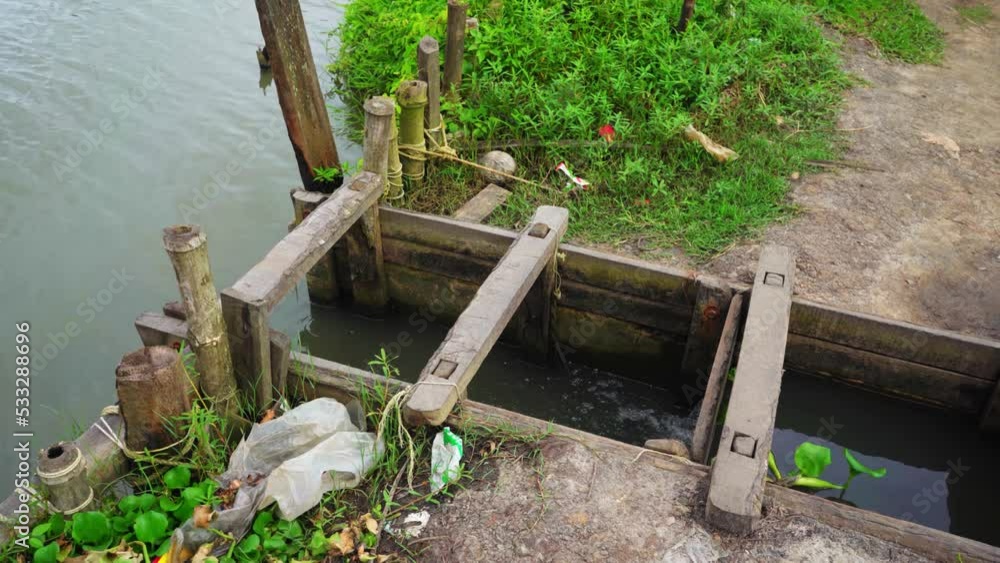 sluice Gate, Water is transported to the place where fish farming is ...