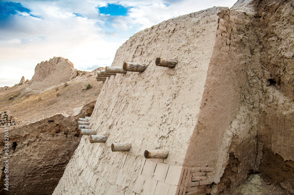 Foto de Ruins of the ancient city of Sauran. Historical place of ...