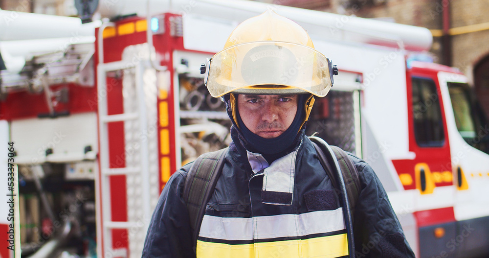 Fotografia do Stock: Portrait of caucasian handsome fireman in helmet ...