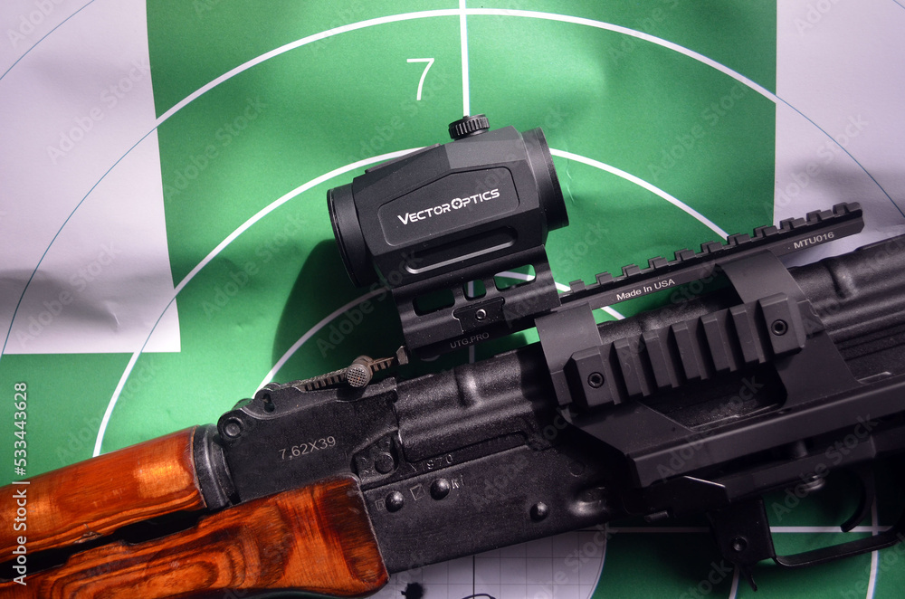 Foto de Vector Optics red dot collimator sight on Kalashnikov assault ...
