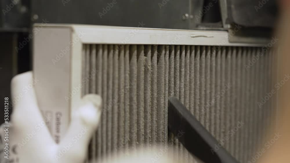 Vídeo do Stock: hvac filter replacing. Replacing the filter in the ...