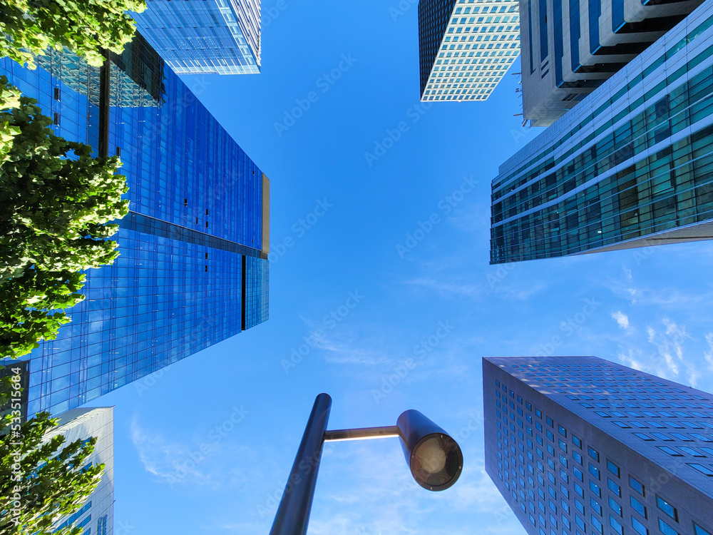 빌딩숲 사이로 보이는 파란 하늘 Stock Photo | Adobe Stock