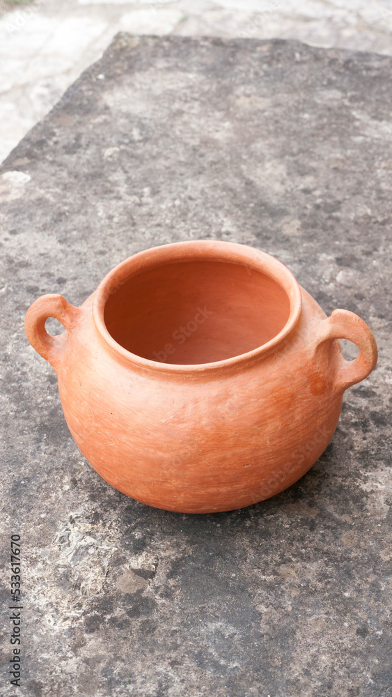 Vasija De Barro Redondeada Con Asas Stock Photo Adobe Stock