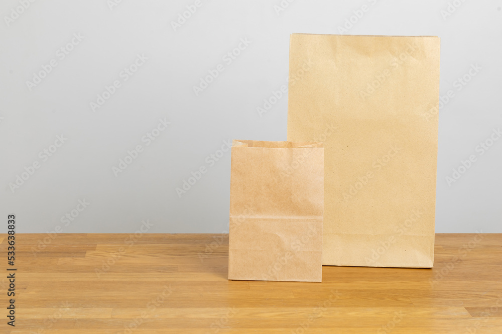 Foto Stock Eco friendly food packaging. Paper recycling zero waste ...