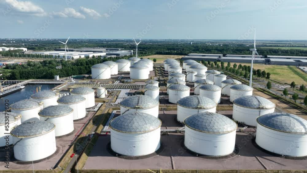 Petroleum oil storage silos. Refinery industrial oil tank container top ...